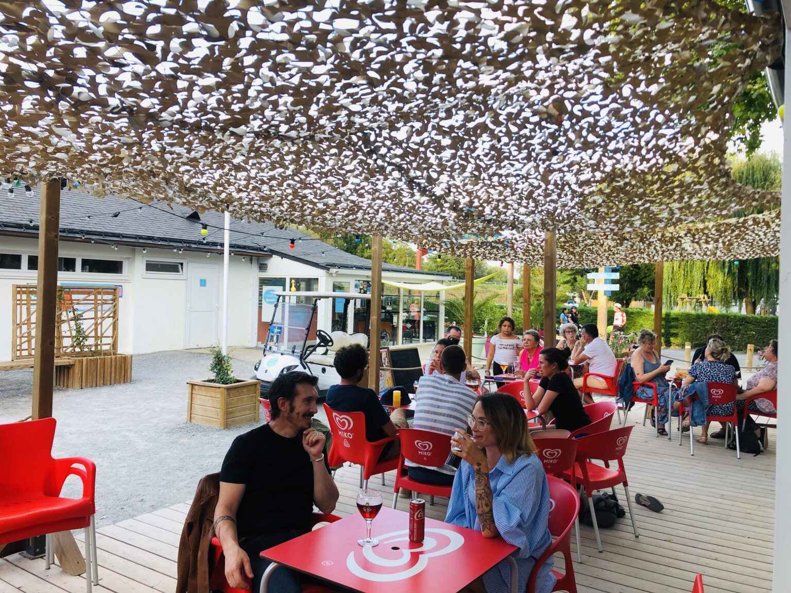 Camping Paradis 4 étoiles au bord de la Loire, services toute la saison ...